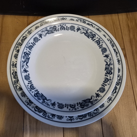 Corelle | Dining | Corelle Old Town Blue 3 Dinner Plates And 3 Medium ...